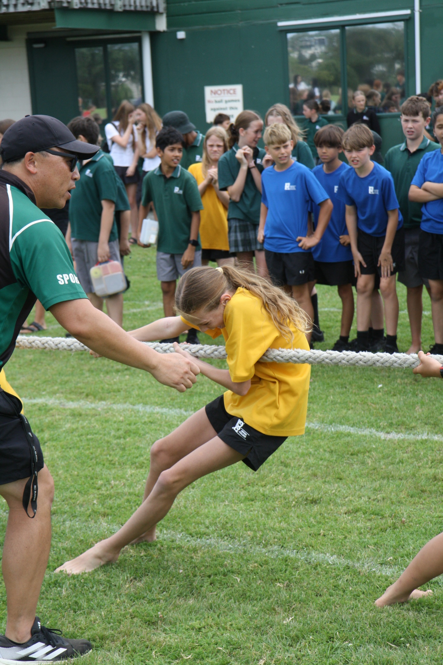 Middle School Extreme Tug Pulls Houses Together - Orewa College